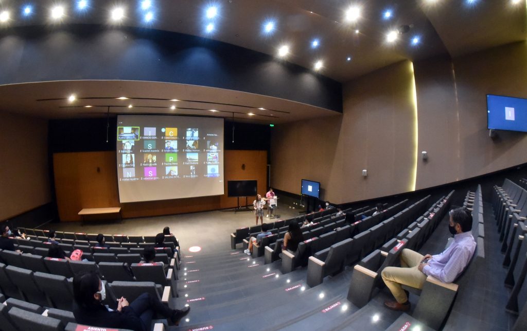 Ingeniería en Control de Gestión realizó clase en sala híbrida para ...