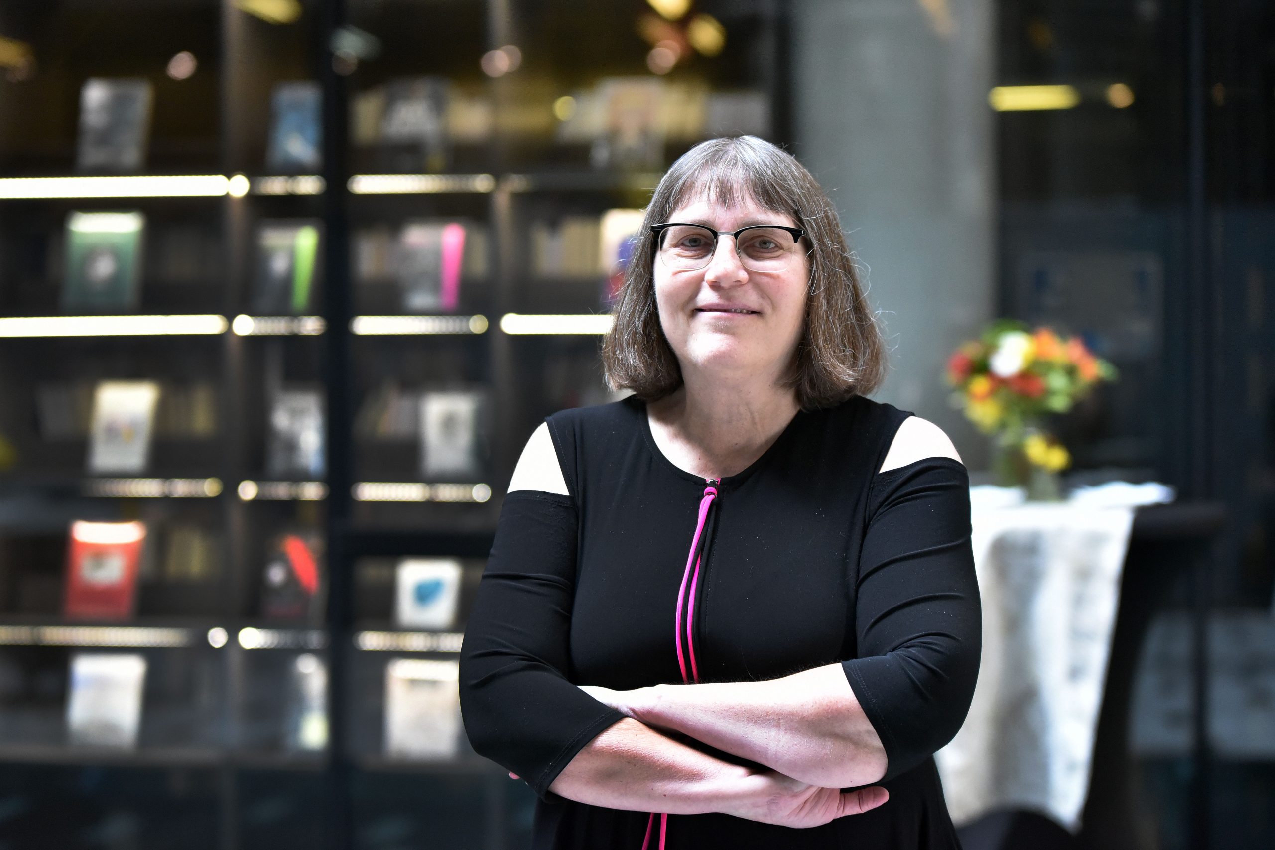 Elizabeth Anderson es reconocida como Doctor Honoris Causa UDP – UDP ...