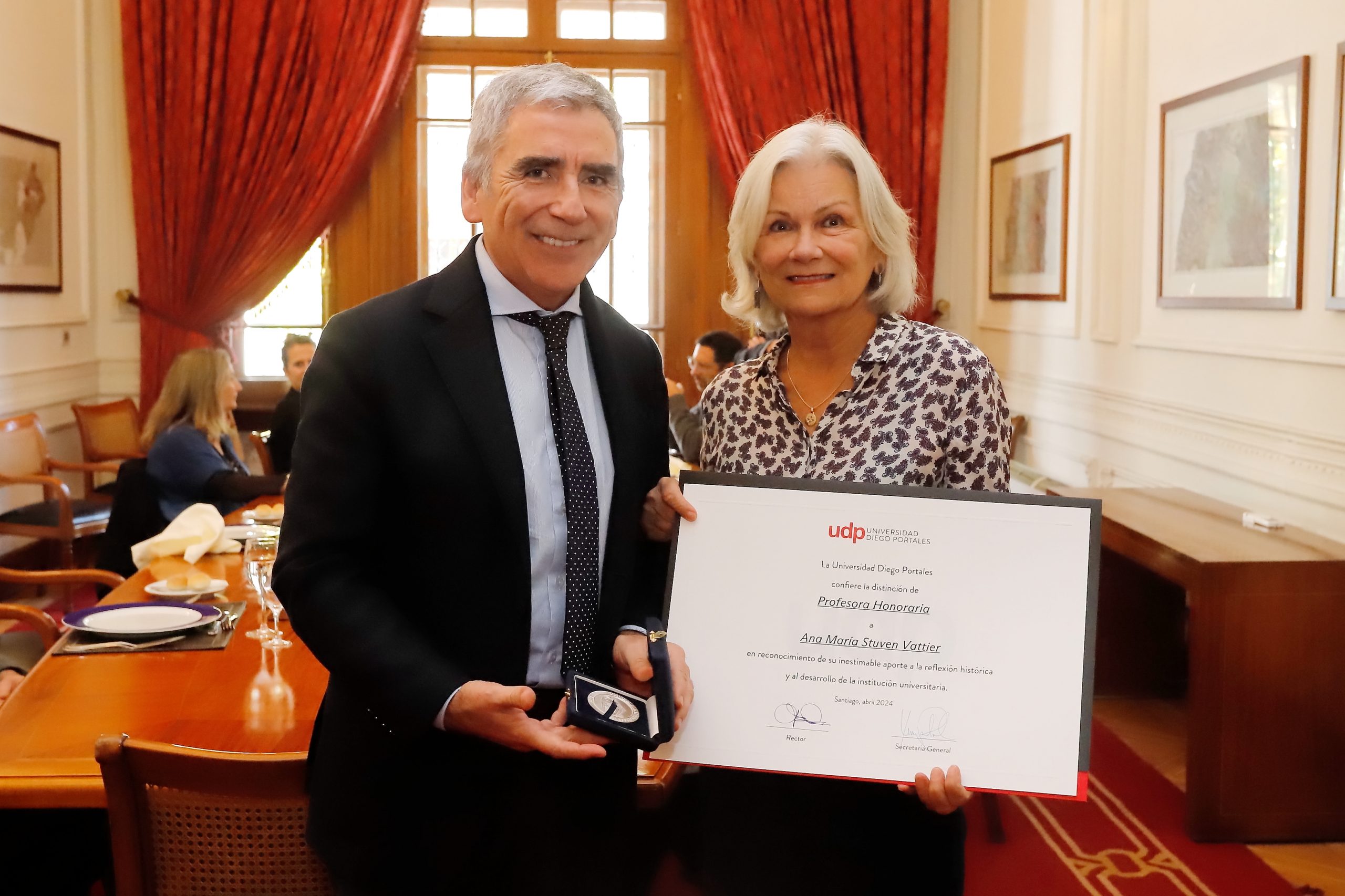 Universidad Diego Portales distingue a la historiadora Ana María Stuven ...