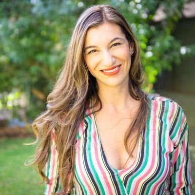 Andrea Obaid, egresada de Periodismo UDP, es destacada en revista ...